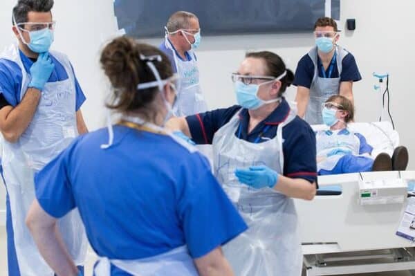 The Essential Role of Disposable Aprons in Hospital Settings - YouFu ...