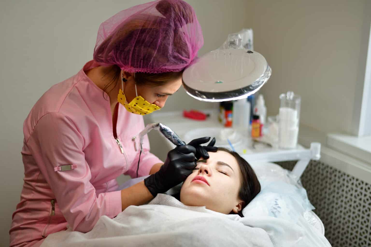 Enhancing Hygiene in Salons: The Role of Disposable Washing Gloves in ...