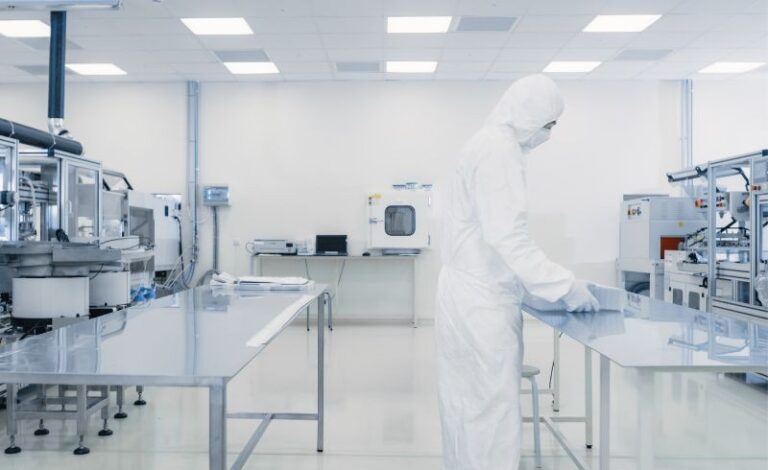 Why White Disposable Coveralls in Cleanrooms Are a Must-Have